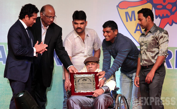 Sachin Tendulkar,coach Ramakanth Achrekar felicitated | Sports Gallery ...