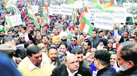 Congress protest against land Bill halts traffic | Lucknow News - The ...