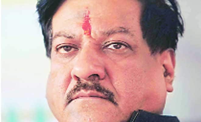 Chavan takes a U-turn,says ready for rethink | Mumbai News - The Indian ...