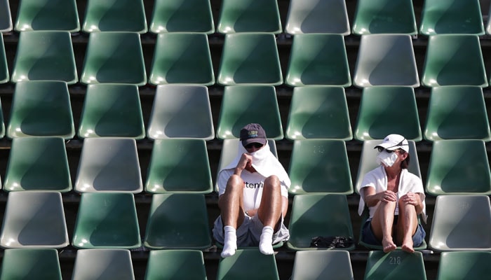 Australian Open: Some collapse, some advance in melting Melbourne ...