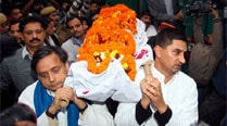 Son performs last rites, PM tells Tharoor ‘with you in hour of grief ...