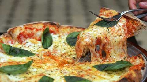 Carvacrol in pizzas may ward off notorious vomiting bug: study | Health ...