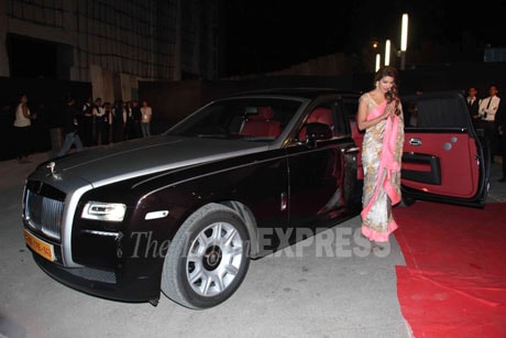 Priyanka Chopra flaunts new Rolls-Royce at award show | Bollywood News ...