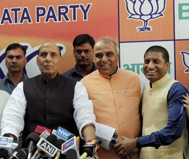 Former Congress Leader Jagdambika Pal Artiste Raju Srivastava Join Bjp