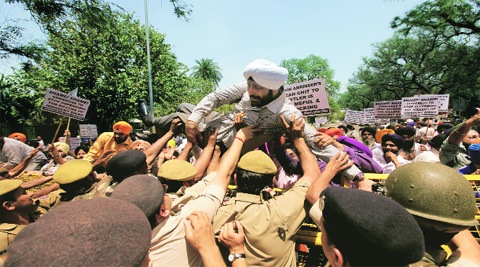 Sikhs protest Amarinder ‘clean chit’ to Tytler | Delhi News - The ...