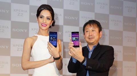 Sony pushes wearable devices, bundles SmartBand with Xperia Z2 ...