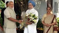 Special gesture: Narendra Modi visits Manmohan Singh | Political Pulse ...