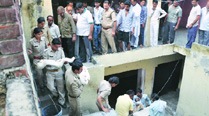 Woman, daughters killed, police look for husband | Delhi News - The ...