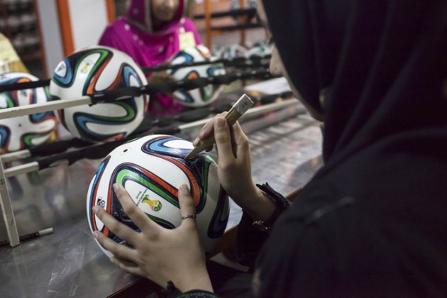 Pakistan ball maker to fulfill Soccer World Cup dream | Sports Gallery ...