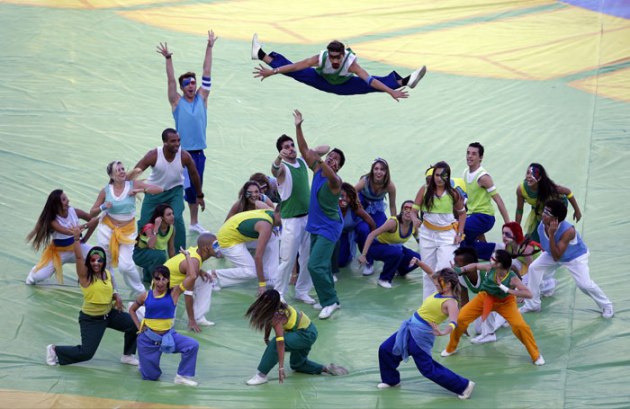 FIFA World Cup: Dazzling Shakira sways Maracana with musical act ...