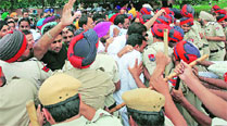 Teachers protest, try to gherao Punjab CM | Chandigarh News - The ...