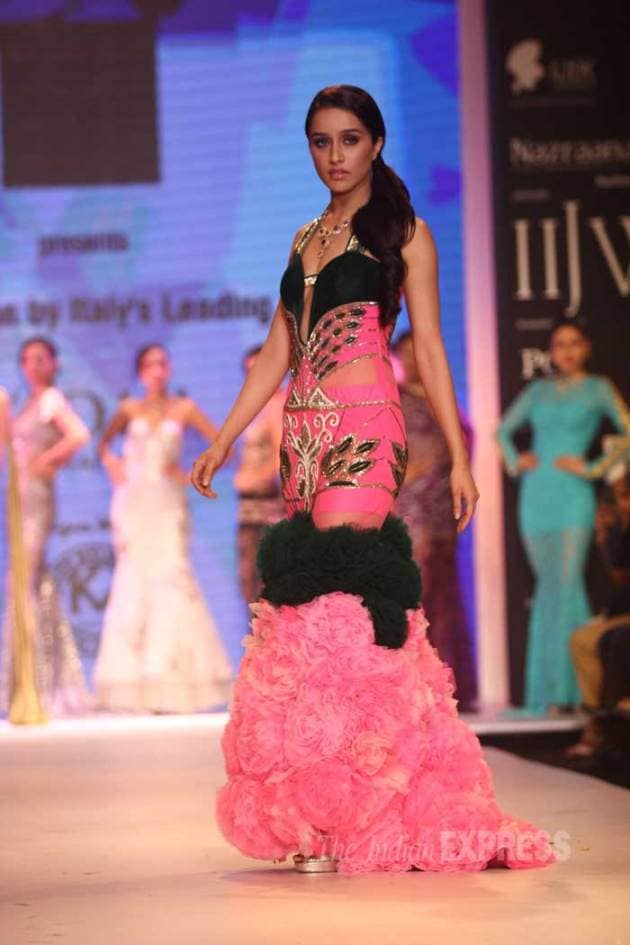 IJW Day 2: Bling Queens Zarine, Shraddha, Pooja, Divya | Entertainment ...