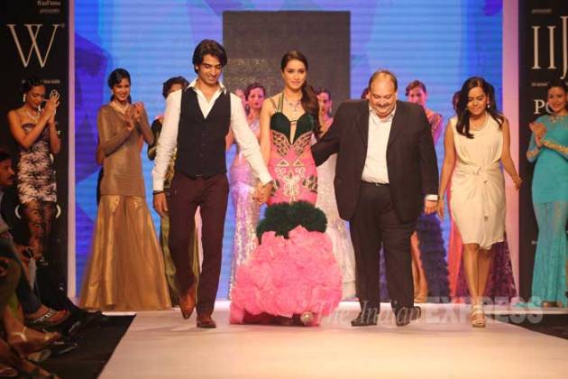 IJW Day 2: Bling Queens Zarine, Shraddha, Pooja, Divya | Entertainment ...