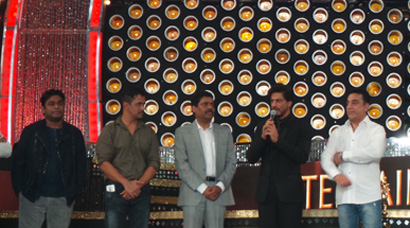 Shah Rukh Khan honoured with Entertainer of Indian Cinema award ...