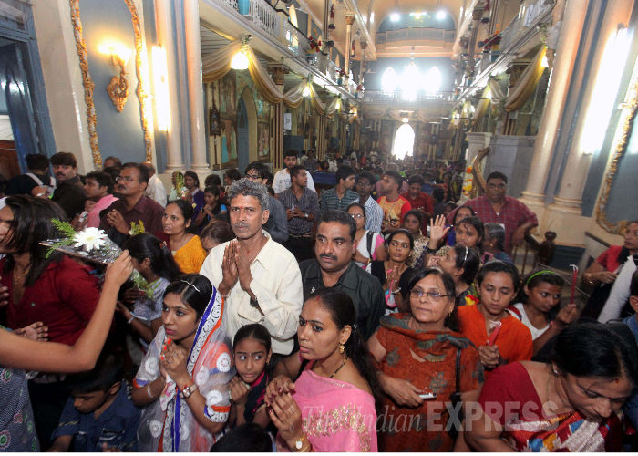 Devotees flock to Mount Mary Church, Bandra Fair | Picture Gallery ...