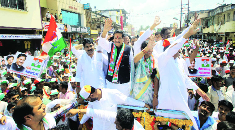 Big crowd in attendance, CM files nomination in Karad | Mumbai News ...