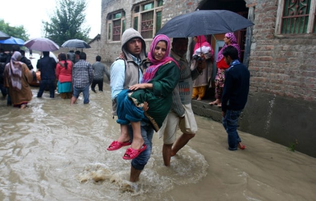 Flood Fury In Jammu And Kashmir 107 Feared Dead 2600 Villagers