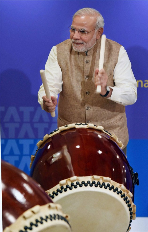 Narendra Modi reveals his musical side in Japan | Picture Gallery ...