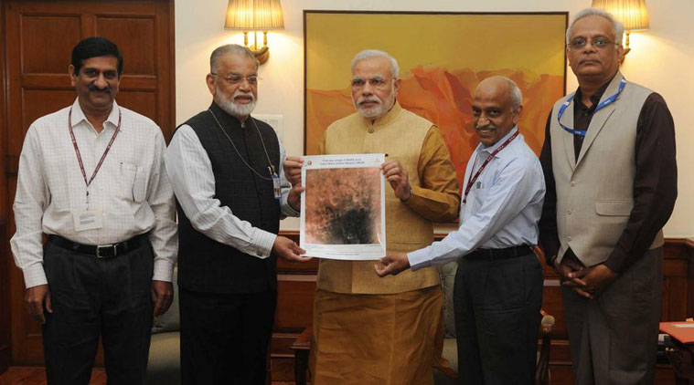 ISRO team presents first MOM pictures of Mars to PM Narendra Modi ...
