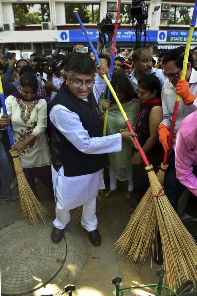 Narendra Modi’s ‘Clean India’ campaign kicks off today, about 31 lakh ...