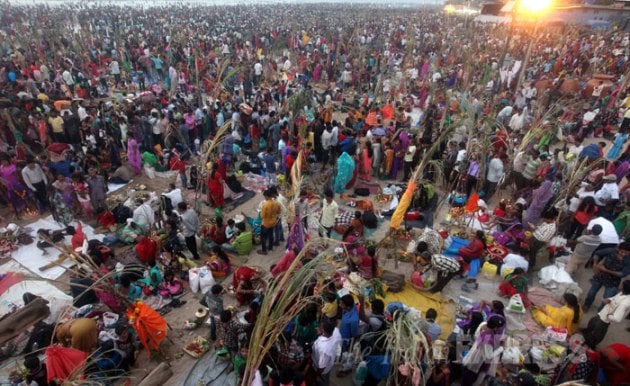 Devotees offer prayers on Chhath Puja ghat | Picture Gallery Others ...