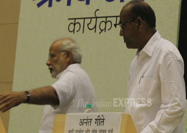 Prime Minister Narendra Modi launches new labour schemes | Picture ...