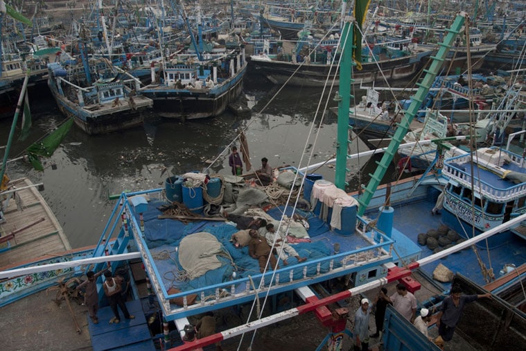 Pakistan to evacuate 50,000 people in wake of Nilofar cyclone | India ...
