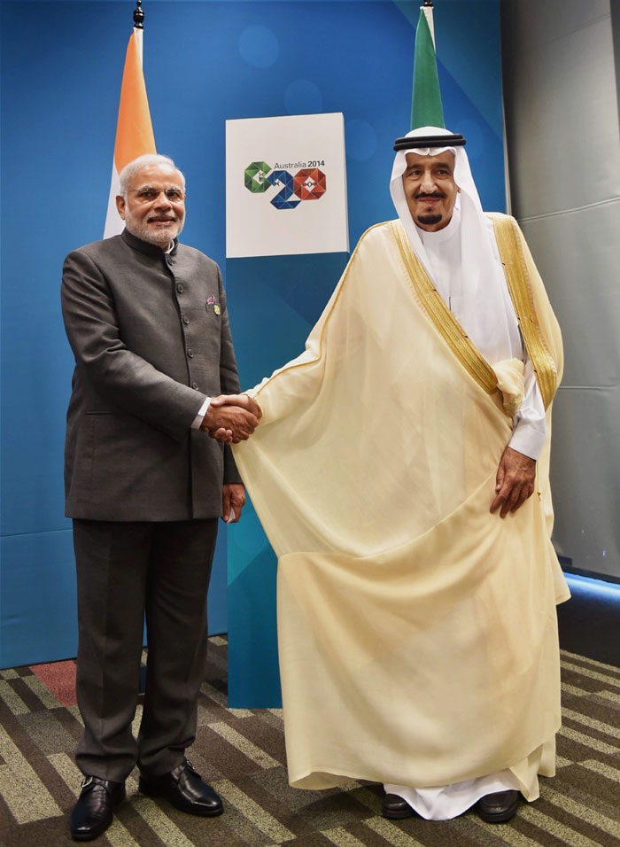 Narendra Modi unveils Mahatma Gandhi’s statue in Brisbane | Picture ...