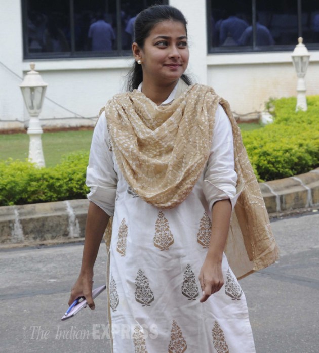 New members of Maharashtra assembly attend first session | Picture ...