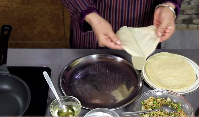 Snack of the day: Noodles Spring Rolls | Food-wine News - The Indian ...