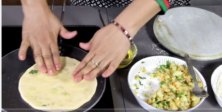 Winter recipe: How to make Makki Paratha Aluwala | Food-wine News - The ...