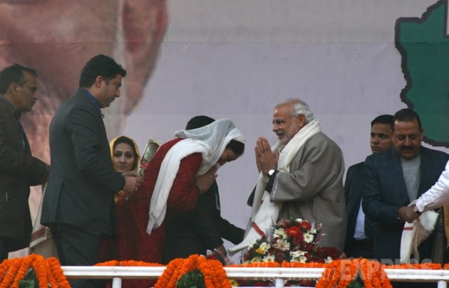 PM Narendra Modi addresses rally in Kashmir, says finger pressing EVM ...