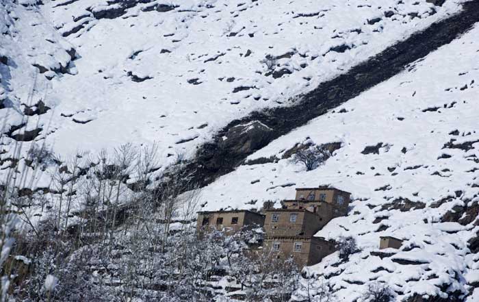 Heavy winter snow results in Afghanistan avalanche | Picture Gallery ...