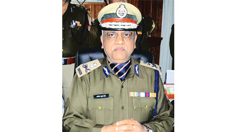 HQ guides cops to shop selling DGP photo, they wonder why | Lucknow ...