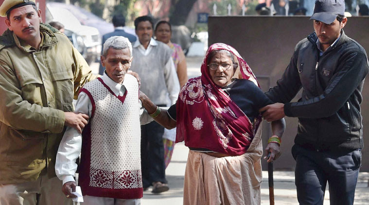 Delhi Polls: Elderly people turn up to vote in large numbers | Delhi ...