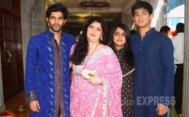 Smita Thackerey’s son Rahul Thackeray marries Aditi Redkar | Picture ...