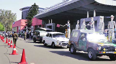 VIP vehicles flout parking prohibition in drop-in lanes | Chandigarh ...
