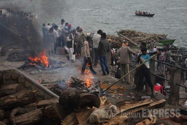 Holi celebrated at Manikarnika (shamshan) Ghat in Varanasi | Picture ...