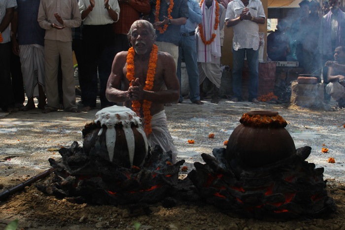 Devotees perform Karaha Puja in Uttar Pradesh | Picture Gallery Others ...