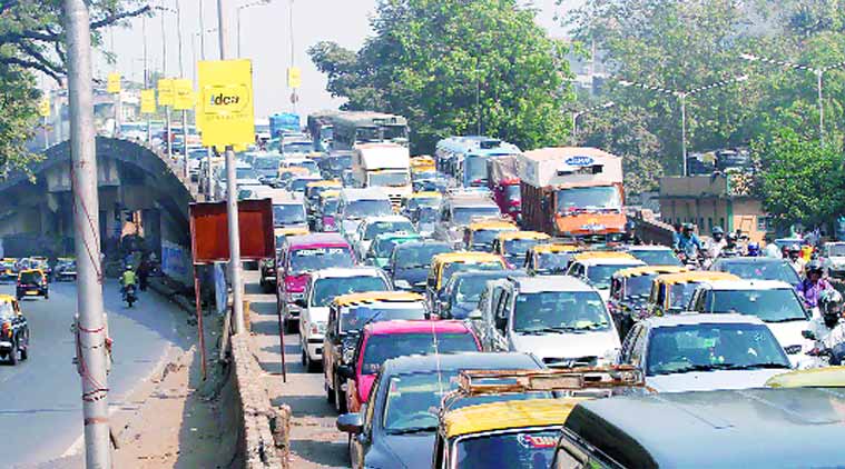 Western Express Highway: Repair work on Kalanagar flyover slows down ...