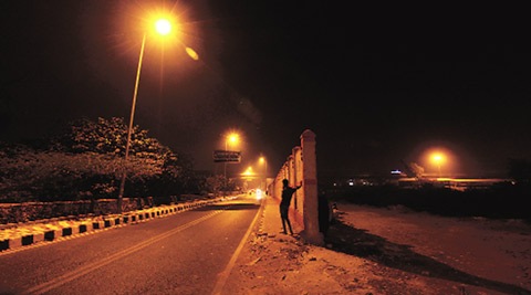 Minister reviews three stranded road projects | Delhi News - The Indian ...