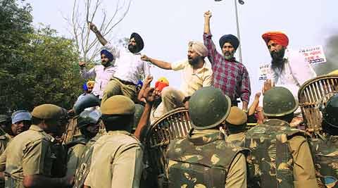 Sikh groups protest outside CBI office over its clean chit to Tytler ...