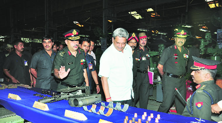 Parrikar visits army base workshop, praises facilities | Pune News ...