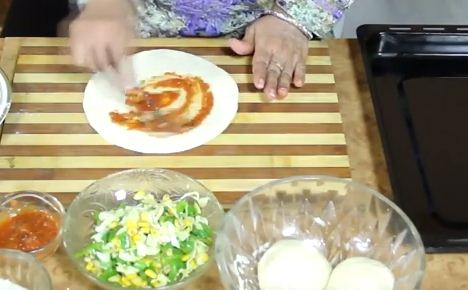 Express recipe: How to make Pizza Packets | Food-wine News - The Indian ...