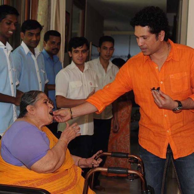 Sachin Tendulkar celebrates birthday with wife, kids and mother ...