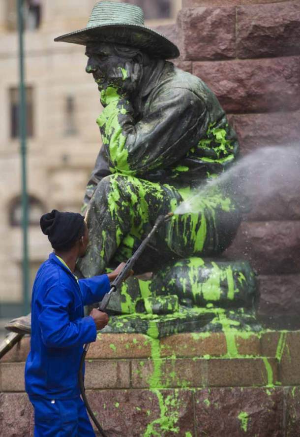 South Africa denounces figures of its colonial past; several structures ...