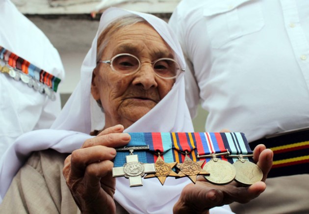 Soldier’s widow gets 1946 George Cross back | Picture Gallery Others ...