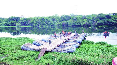 Bopkhel rift: Defence authorities start building a temporary bridge | Pune News - The Indian Express
