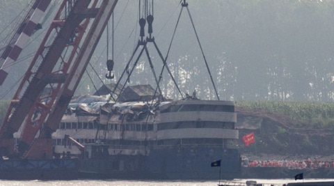 Death toll reaches 400 in Chinese cruiser’s capsizing | World News ...