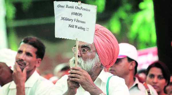 OROP agitation: Ex-Servicemen to show black flags to Parrikar, boycott ...